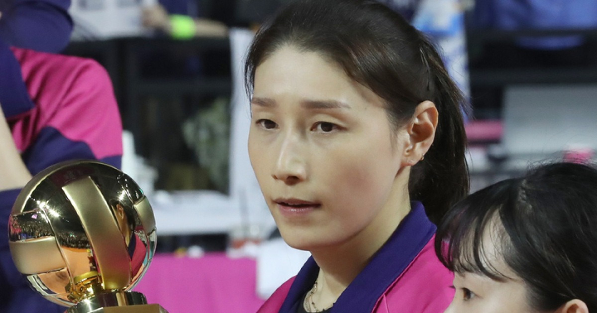 우승은 놓쳤지만…'배구 여제' 기다리는 MVP와 FA