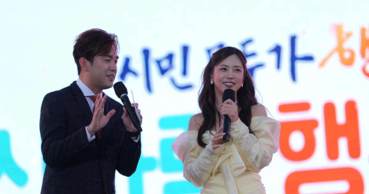 포토 김선근 강예슬 김호중의 고향 김천에서 관객들과 인사 