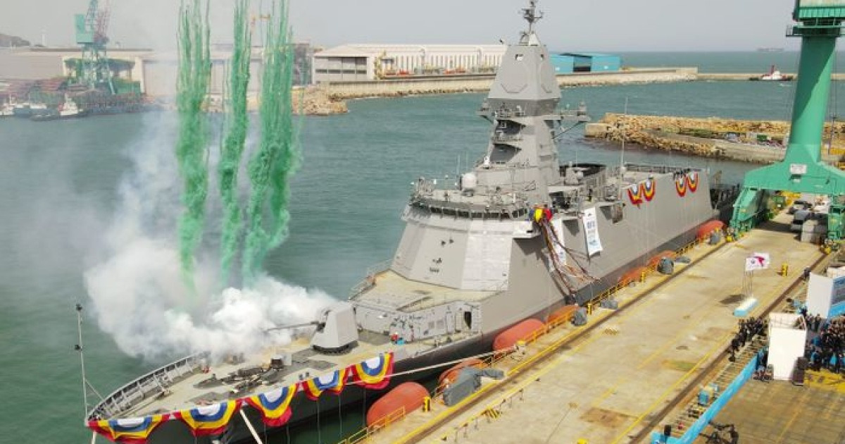 HD현대중공업, 3600t급 최신형 호위함 충남함 진수