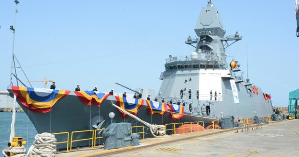 '미니 이지스함' 충남함 진수... 해군 첫 3600t급 호위함