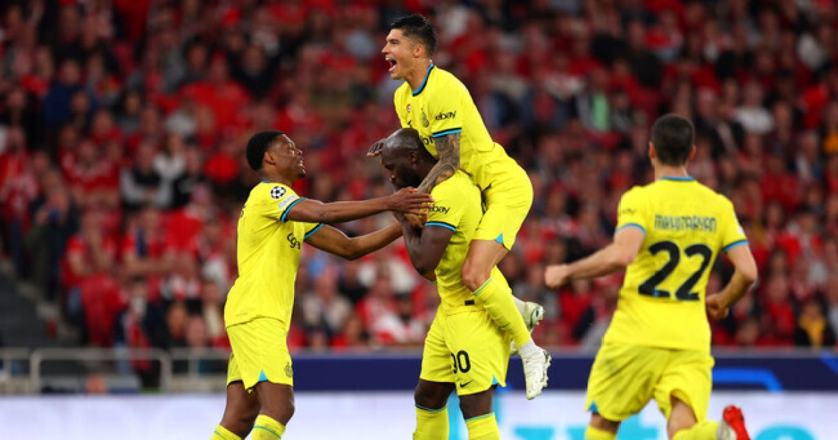 [ucl.review] '루카쿠 PK 골' 인테르, 벤피카 원정서 2-0 승...4강 청신호