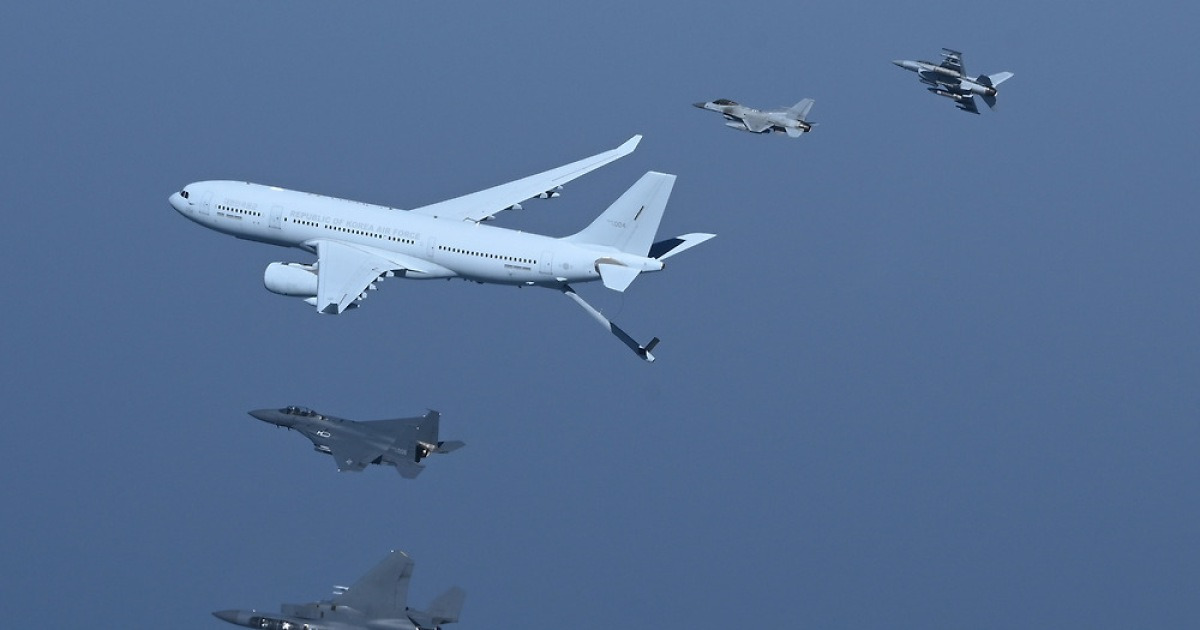 공중급유 마친 KC-330 시그너스