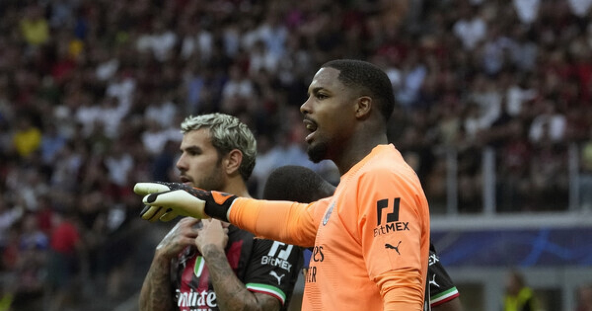 [UCL zip] '메냥 선방쇼' 밀란, 나폴리에 1-0 승리