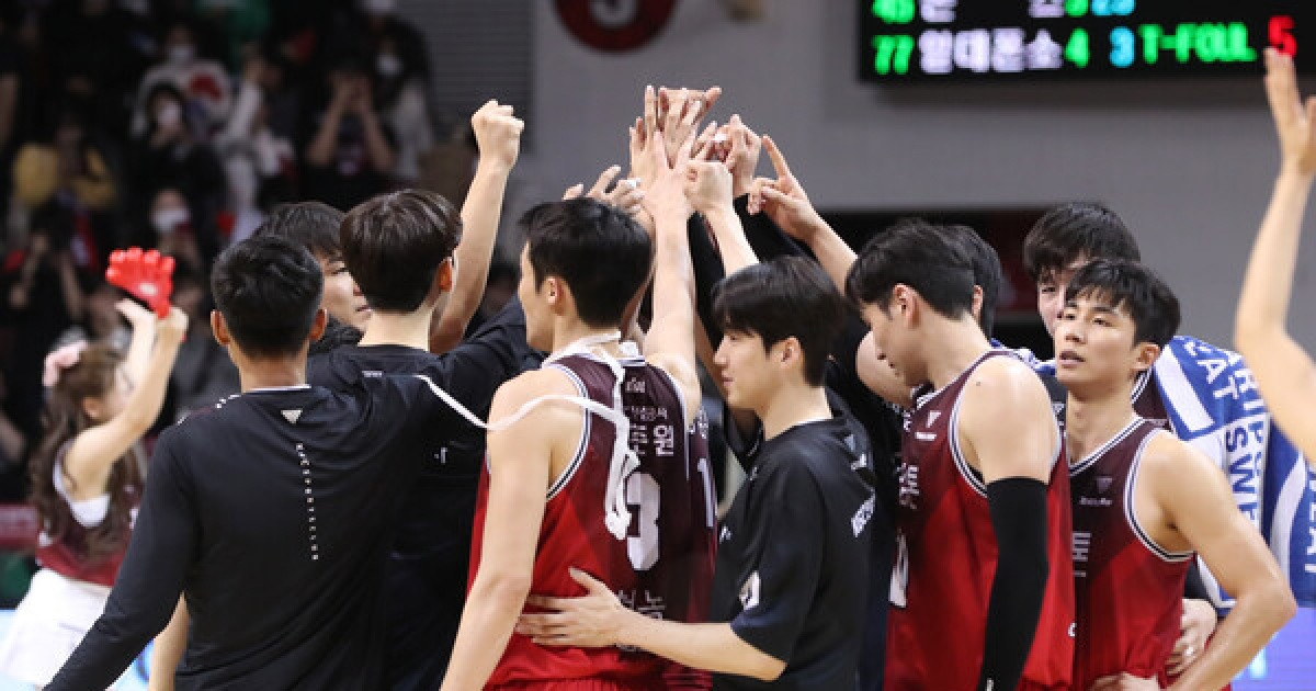 KGC, 챔프전 진출 확률 78% 잡았다!... 캐롯에 99-43 대승으로 기선제압[4강 PO 1차전]