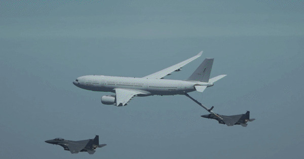 [르포] 시속 530㎞로 날면서 F-15K·KF-16에 공중급유···‘시그너스’ KC-330 탑승기