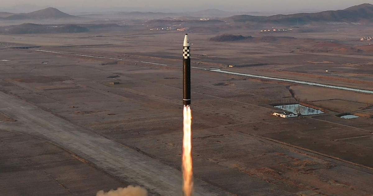 북한, 고체연료 ICBM 시험한 듯…긴급 NSC 개최