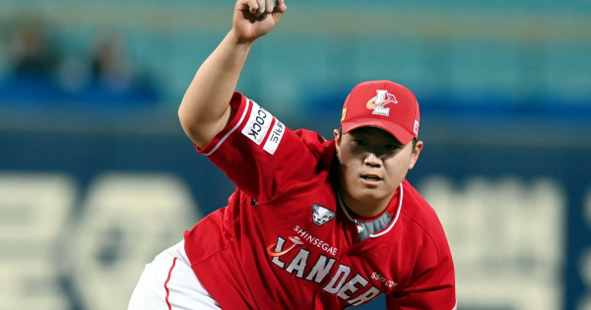 '3이닝 4K 무실점' SSG 1R 신인, 고향 가족 앞에서 호투…"구자욱 선배 다음엔 꼭"