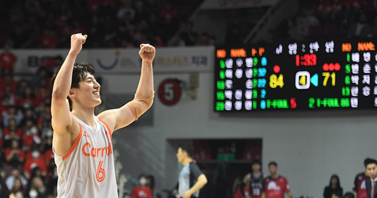 '이정현 32득점' 캐롯, KGC에 반격 성공…시리즈 전적 1승1패