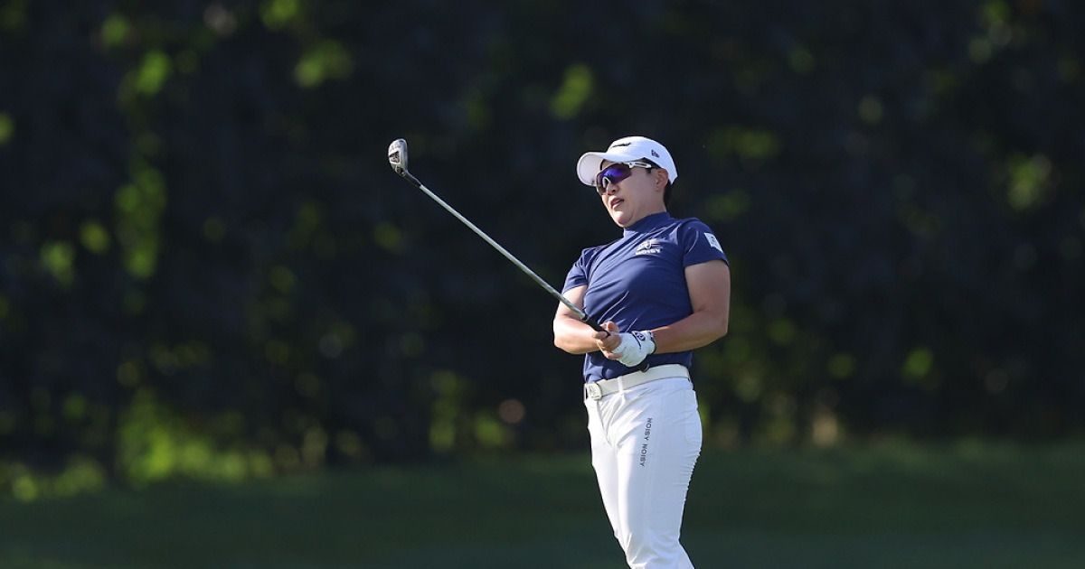 신지애, JLPGA KKT컵 1타 차 준우승…마지막 날 선두 못 지켜