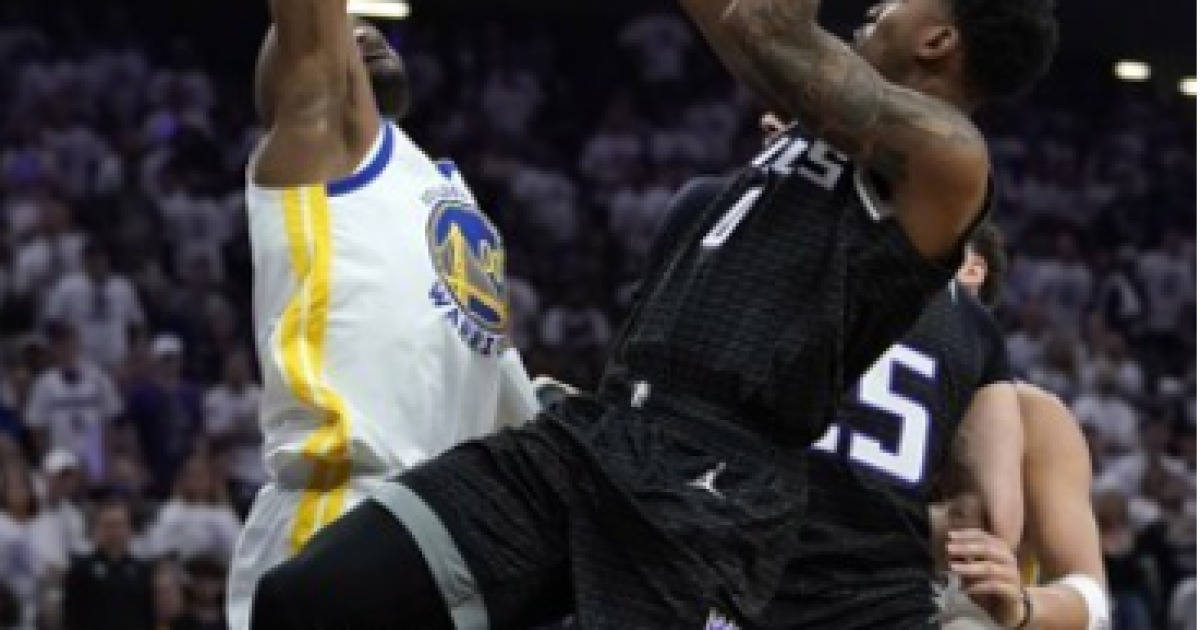 [NBA PO] ‘팍스 38점+몽크 깜짝 활약’ SAC, GSW 꺾고 1승 선점