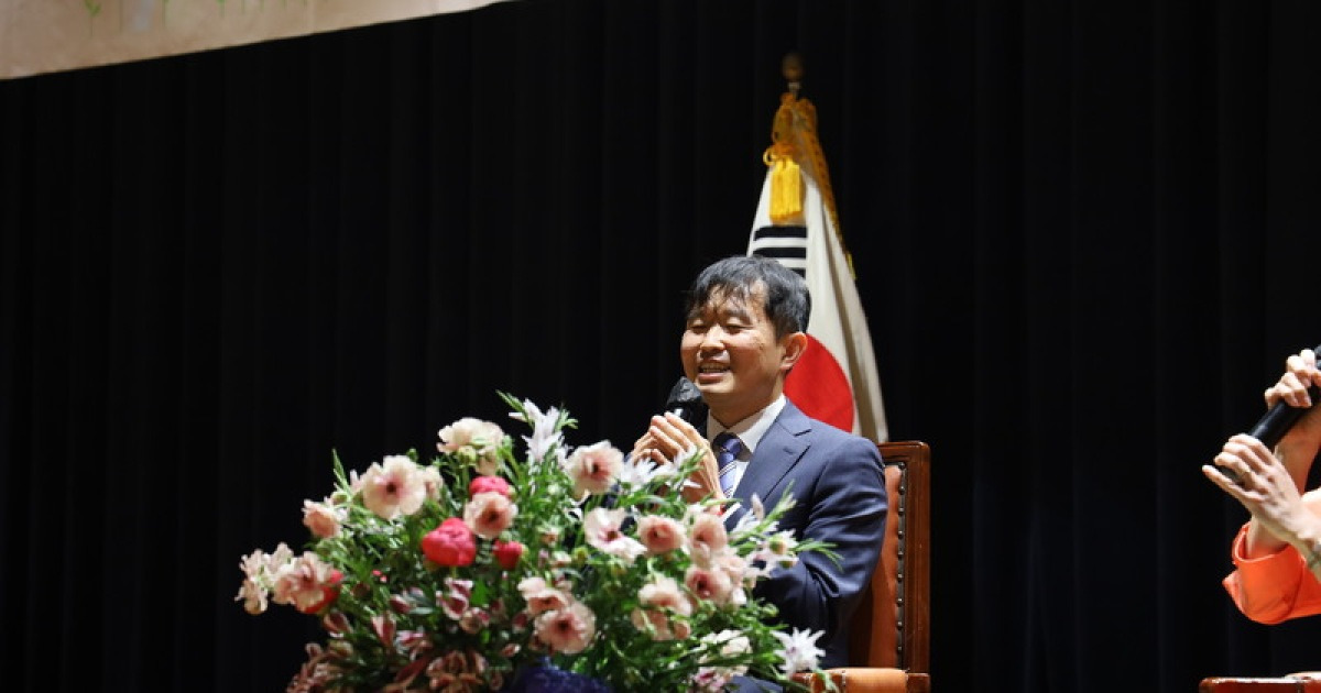 "선입견을 가지지 않는 게 장점"…희망 전하는 시각장애 김동현 판사