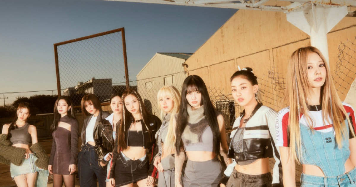 "美 뽐낸 트와이스" JYP엔터, 52주 신고가 경신 [특징주]