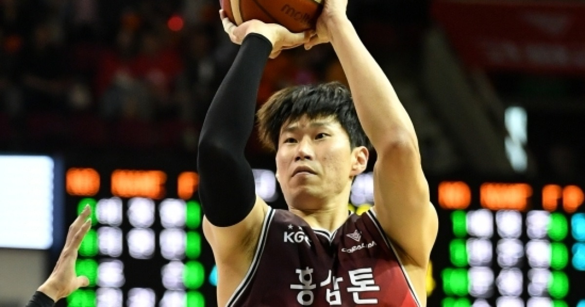 2Q 3파울→교체 사인 거부→역전→승리…‘봄 농구 마스터’ 오세근이 옳았다 [KBL PO]