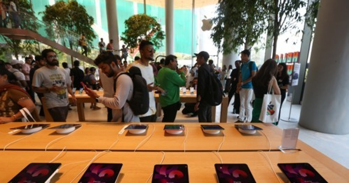 INDIA APPLE STORE LAUNCH