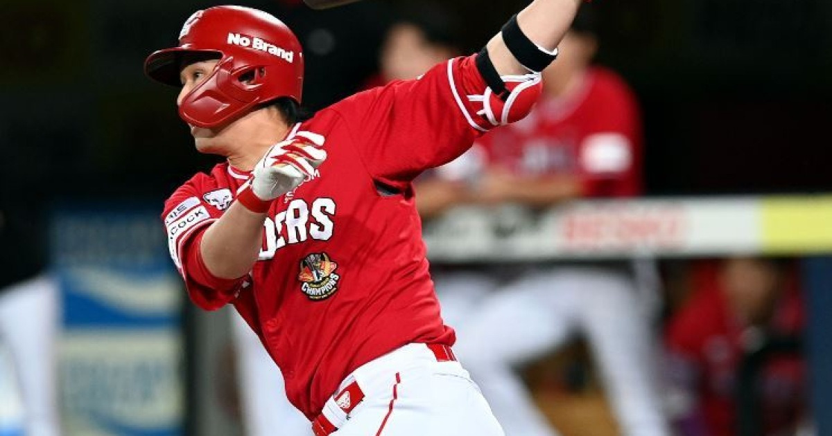 '최정 3안타 3타점' SSG, KT 4연승 제동 걸며 4연패서 탈출