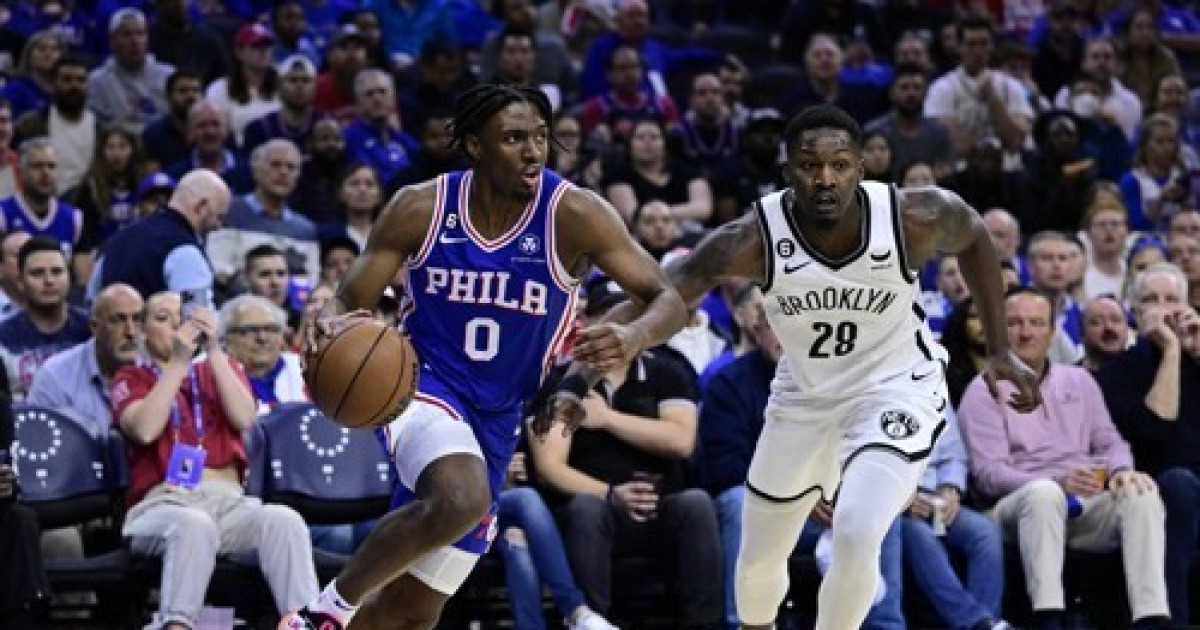 [NBA PO] ‘맥시 승부처 지배’ PHI, 접전 끝에 BKN 제압···2R 진출까지 -1승