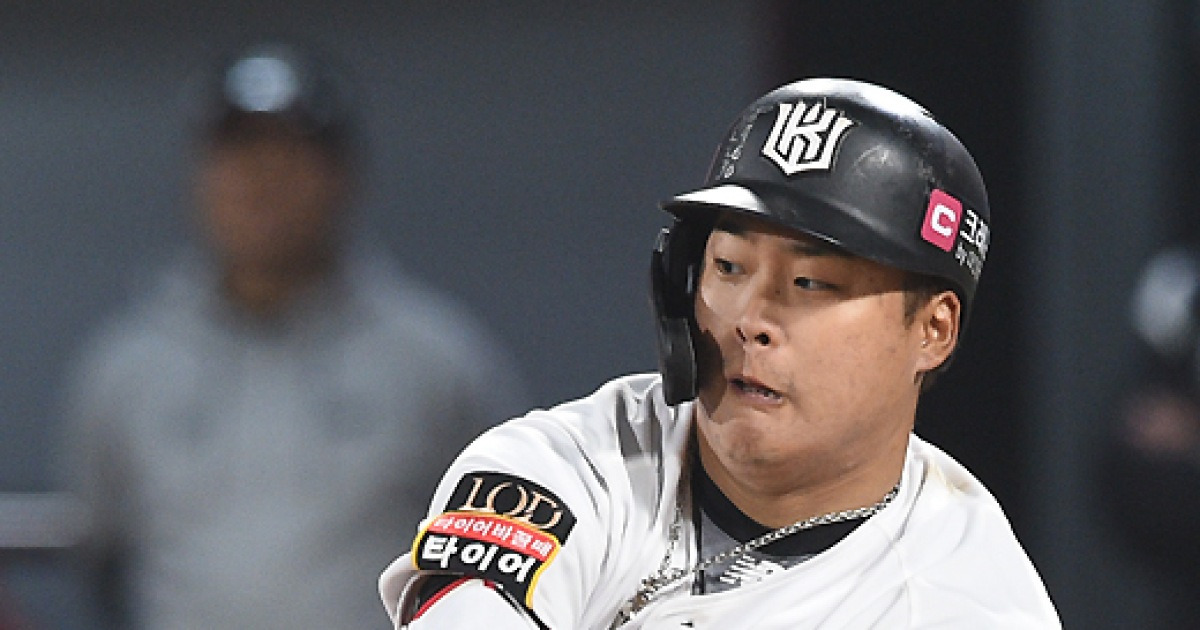 KBO 타격천재들 180도 뒤바뀐 처지…강백호 펄펄 vs 이정후 쩔쩔 ‘누가 알았나’