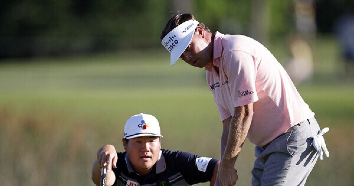 더블보기 극복하고 5타 줄인 임성재·미첼, 2R 공동 2위…선두와 1타차 [PGA]