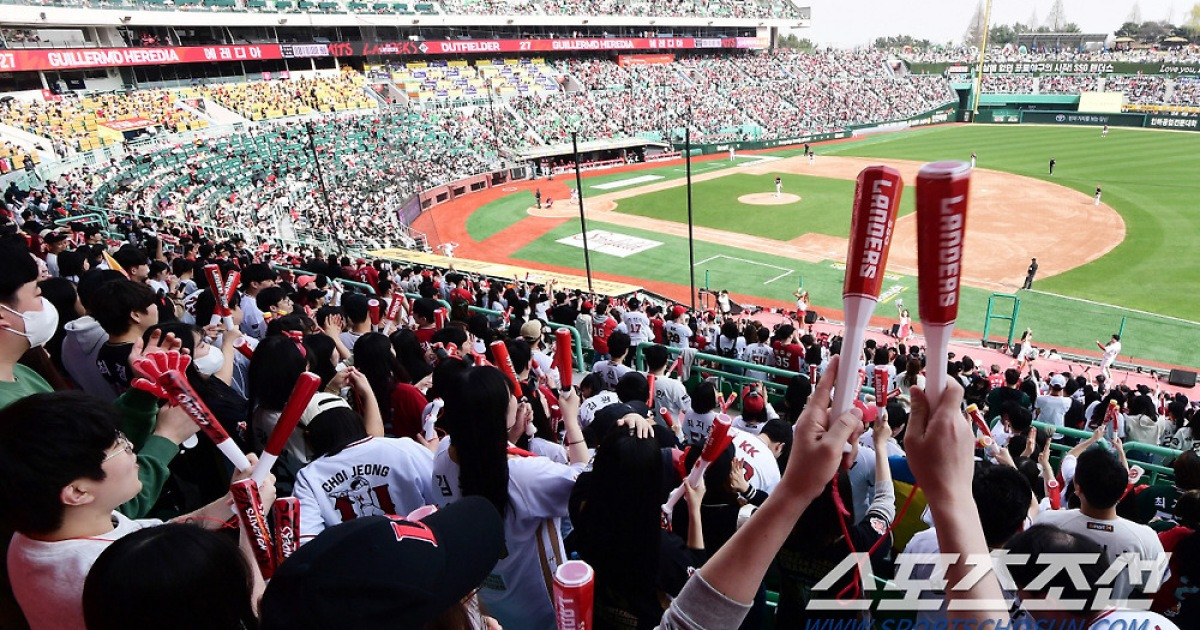 욕하고 실망해도 결국 야구인가…KBO 관중 회복, 738만명 페이스[SC핫포커스]