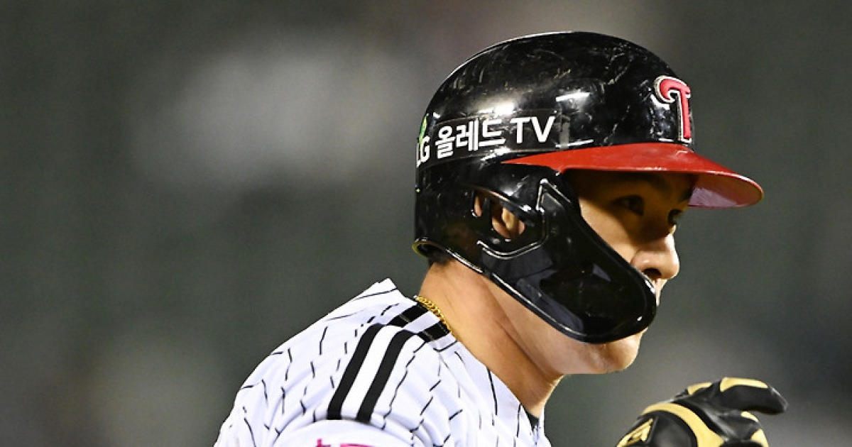 ‘오지환 끝내기타’ LG, SSG 꺾고 1위 등극