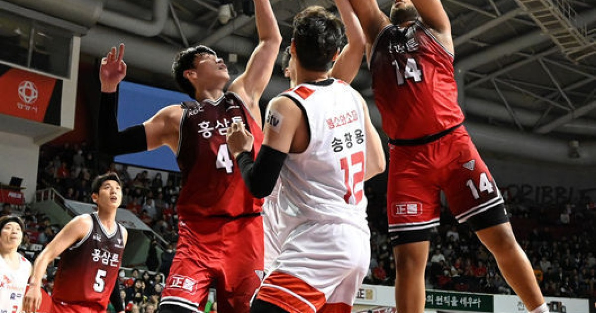 KGC-SK,'볼 향한 집념' [사진]