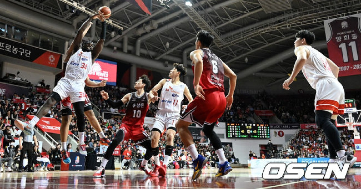 KGC-SK,'치열한 공중볼 다툼' [사진]