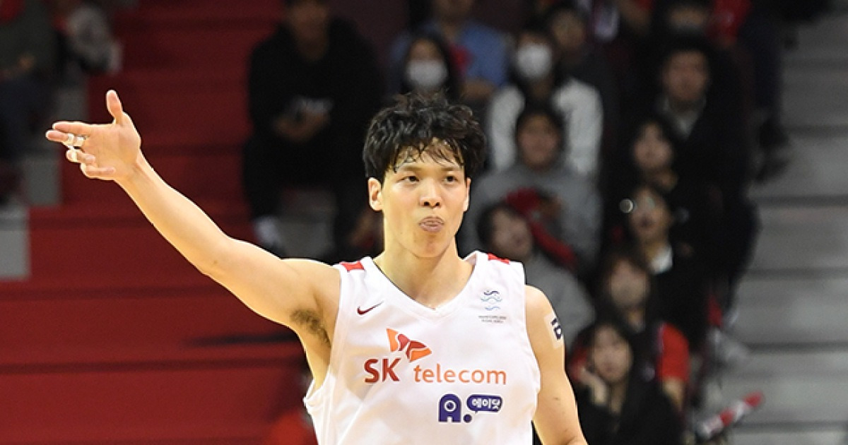 '워니+김선형 45득점' SK, 챔결 1차전서 KGC 제압…72% 확률 잡았다