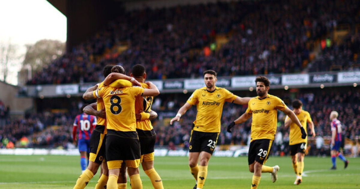 [epl.review] '황희찬 77분-네베스 PK골' 울버햄튼, 팰리스에 2-0 승...18위와 9점 차