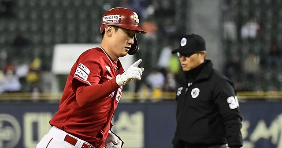‘송영진 2승+5회 빅이닝’ SSG, LG에 전날 패배 설욕…1위 탈환 [MK잠실]