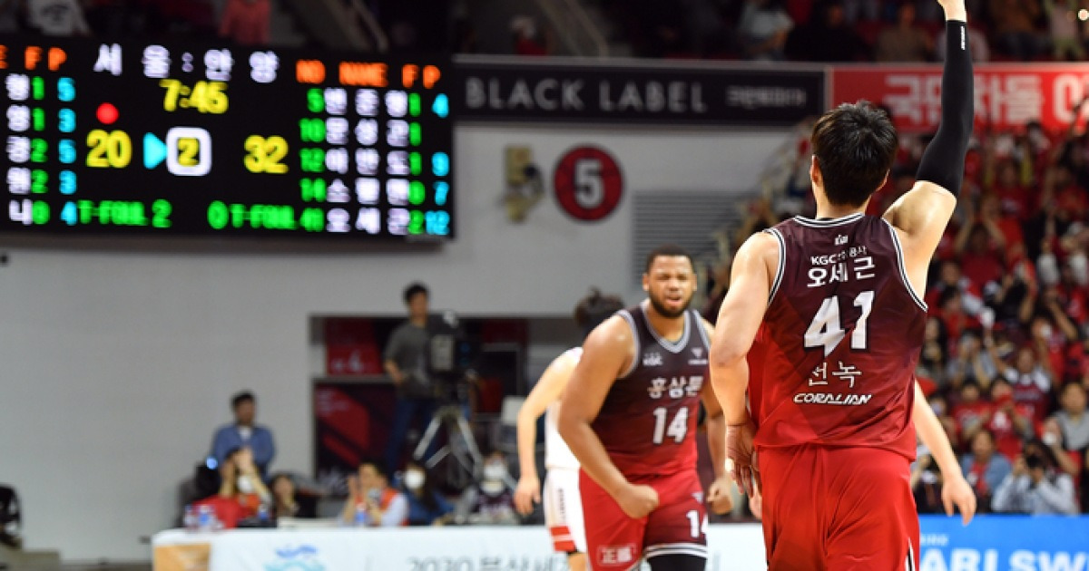 오세근 21점, KGC SK 꺾고 시리즈 원점[SS안양in]