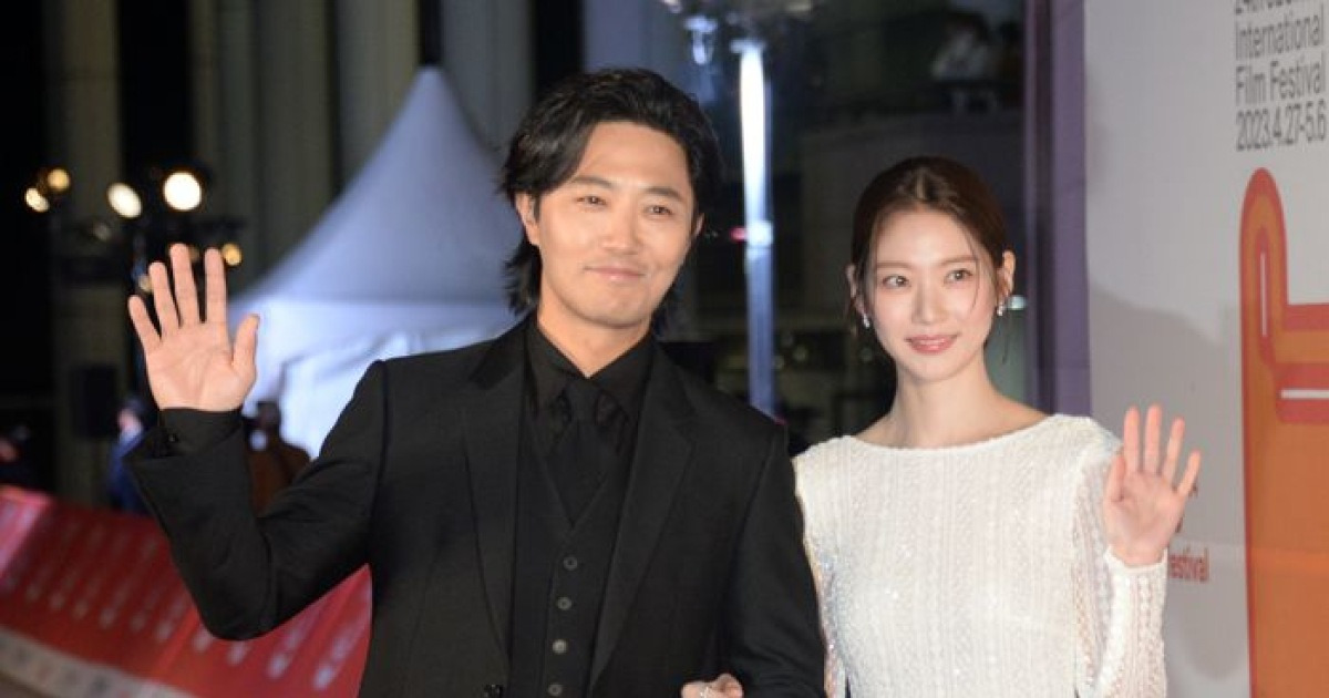 [24th JIFF] "우리는 늘 선을 넘지"…전주국제영화제 개막…창작의 예술과 기쁨을 향해