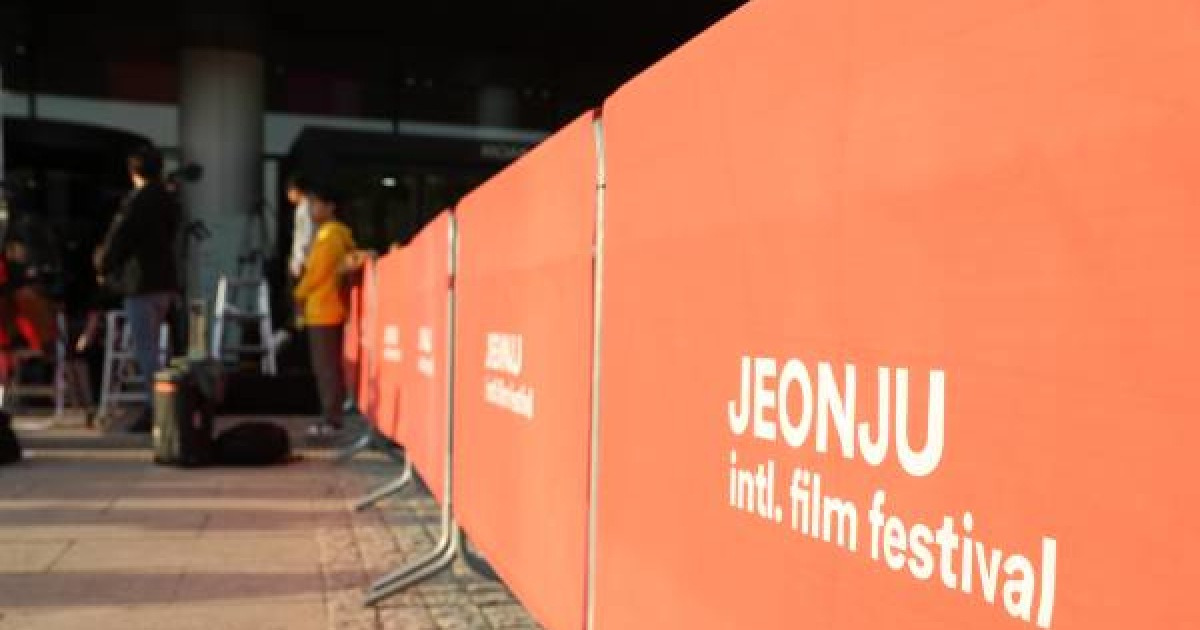 추위 잊게 한 뜨거운 열기… ‘24th JIFF’ 10일의 대장정 시작 [종합]