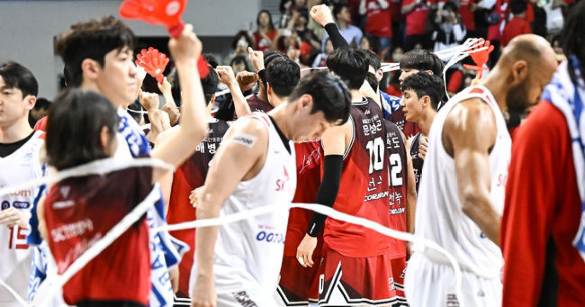 2차전 승리 KGC,'1승 1패 승부는 원점으로' [사진]