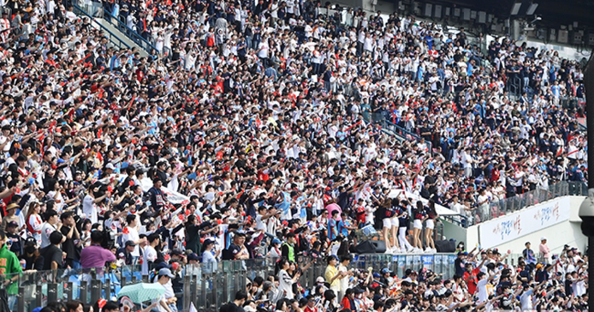 '악재에도 순항' KBO, 101경기 만에 100만 관중 돌파