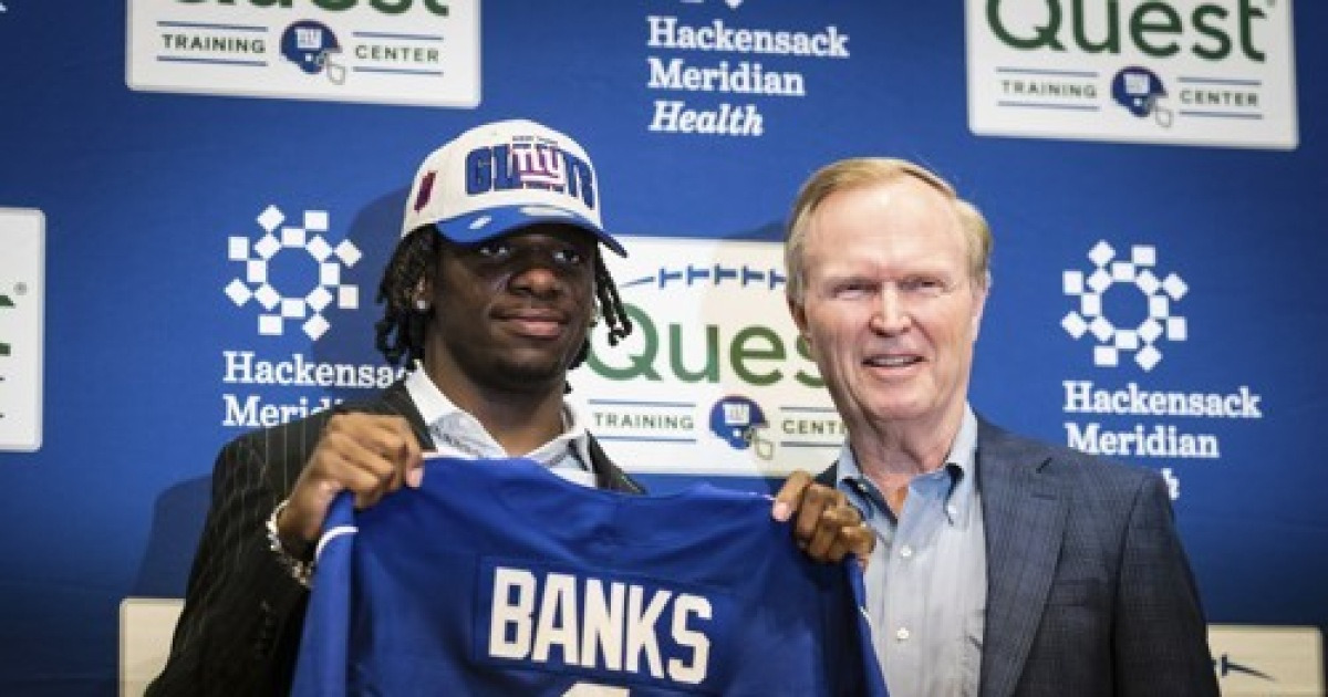 Giants Banks Football