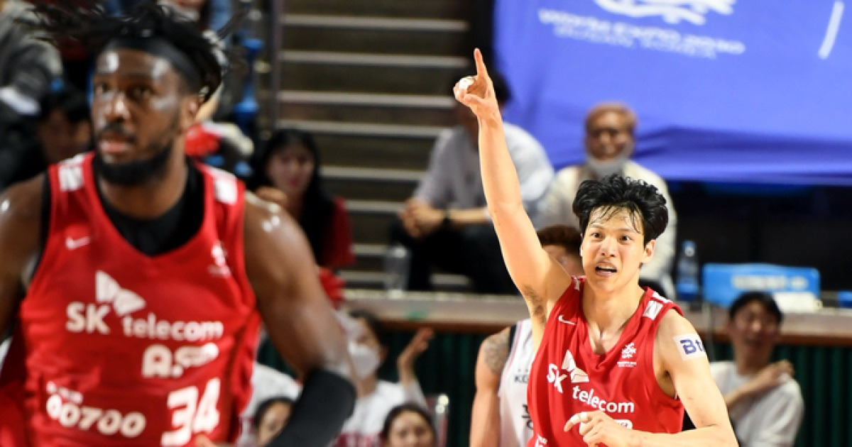 김선형+워니=51점 ‘몰빵농구’ 부활 SK, KGC 꺾고 2승2패[SS잠실in]