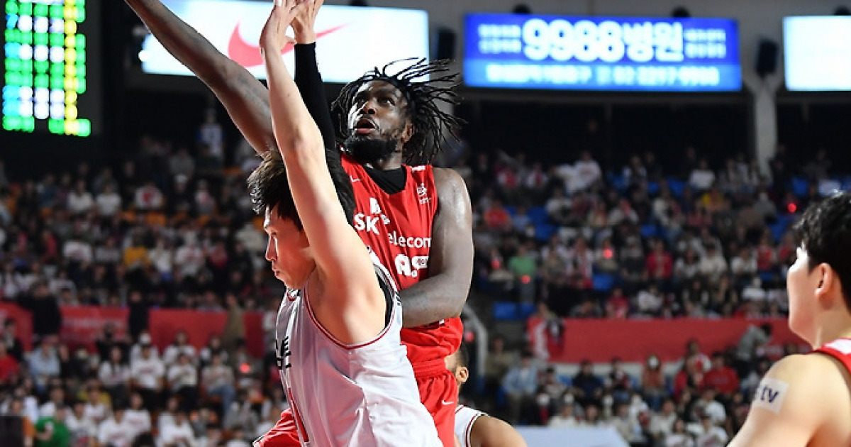 [KBL 챔프전]전희철표 '모험농구' 통했다. SK, KGC 100대91로 제압하고 승부 원점으로 돌려. 김선형-워니 원투펀치 다시 폭발