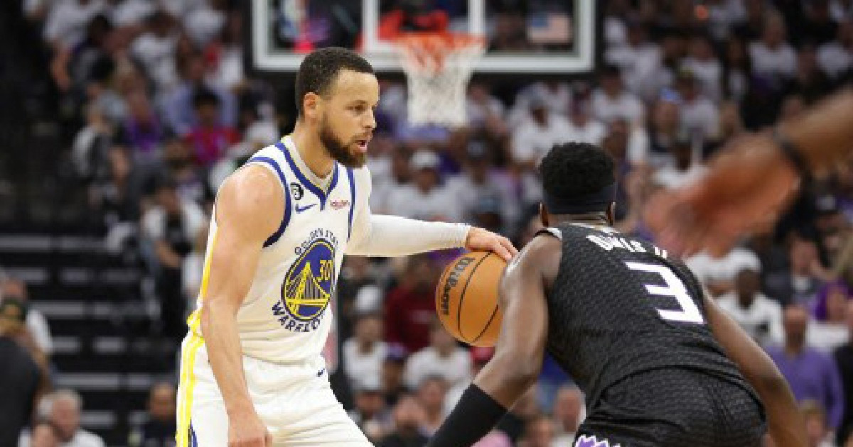 ‘커리 50점’ GSW, 새크라멘토 꺾고 컨퍼런스 준결승행 [NBA PO]