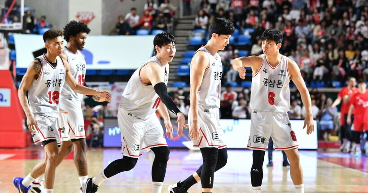 [졌는가봄] 3점슛 14개 터졌지만···KGC, SK 3-2 드롭존에 제대로 당했다