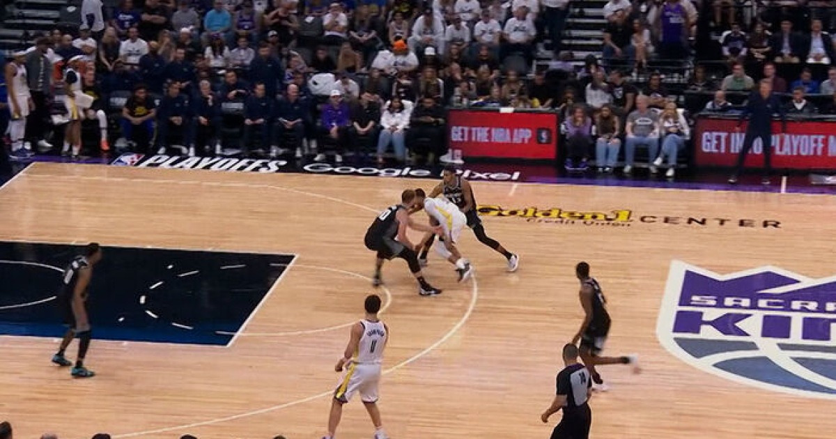 4명 제친 커리의 명품 드리블…GSW, PO 2라운드 진출