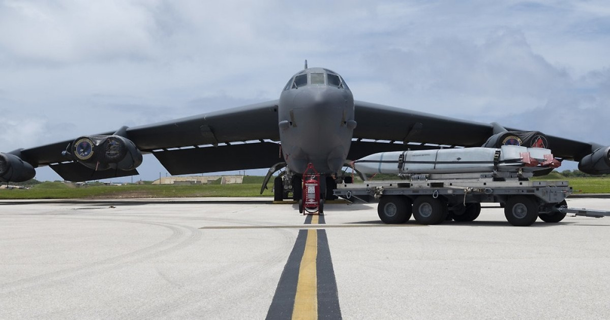 [단독]美, 괌 배치 B-52 전략폭격기에 JASSM(장거리공대지미사일) 장착 공개