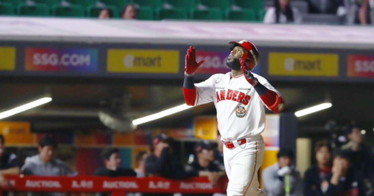 ‘결정적 한 방’ 역전 스리런포 터트린 에레디아…SSG KT에 전날 패배 설욕