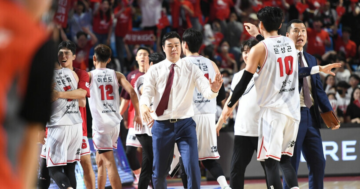 [졌는가봄] 3P 5개 그친 KGC···SK의 작전에 또 당했다