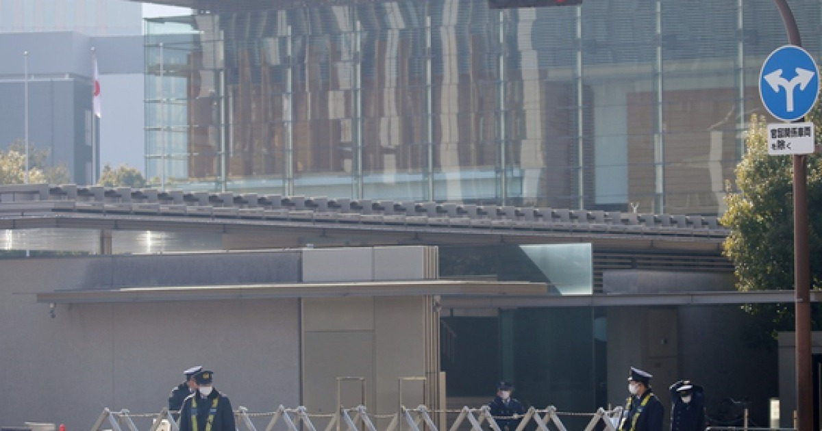 일본 총리관저 경비 경찰 숨져 권총으로 극단 선택 추정