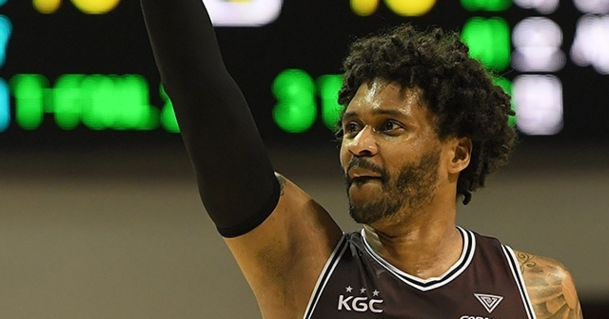 4Q 대역전극 이끈 ‘영웅’ 먼로, 그가 밝힌 SK 존 디펜스 공략법 “공간 활용, 침착, 패스” [KBL 파이널]