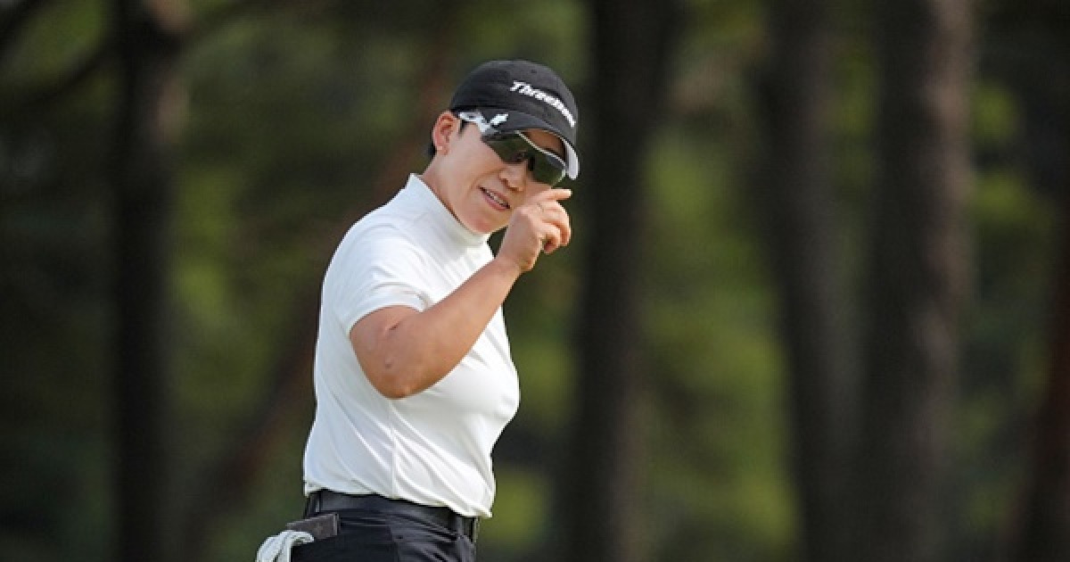 신지애, JLPGA 투어 살롱파스컵 3R 공동 3위 도약…이하나 2위