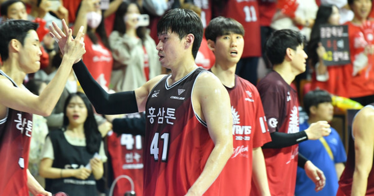 'PO MVP' 오세근 "나처럼 화려하지 않은 선수도 우승할수 있어"[KGC V4]