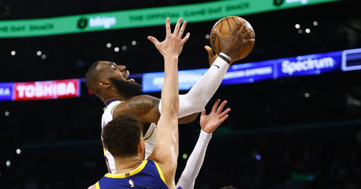 레이커스, GSW에 30점차 대승 [NBA PO]