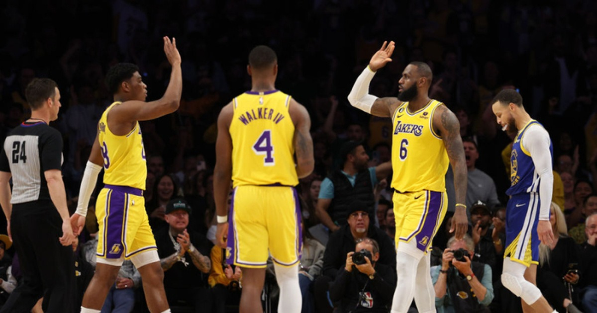 4쿼터 지배한 로니 워커…레이커스, 커리 분전한 GSW 잡고 시리즈 3-1[NBA PO]