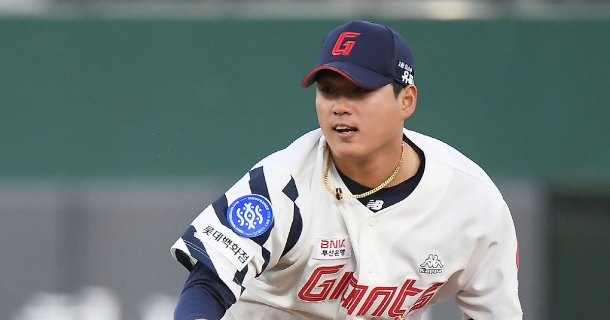 나균안 MVP만든 롯데 팬들이 몰려온다. 두산,삼성,SSG,KT팬들이 싹쓸이 막을 수 있나[SC초점]